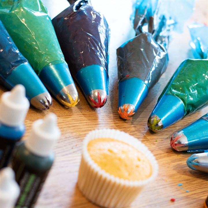 Devlin Design Studio cake supplies, boxes, boards, food colours & more